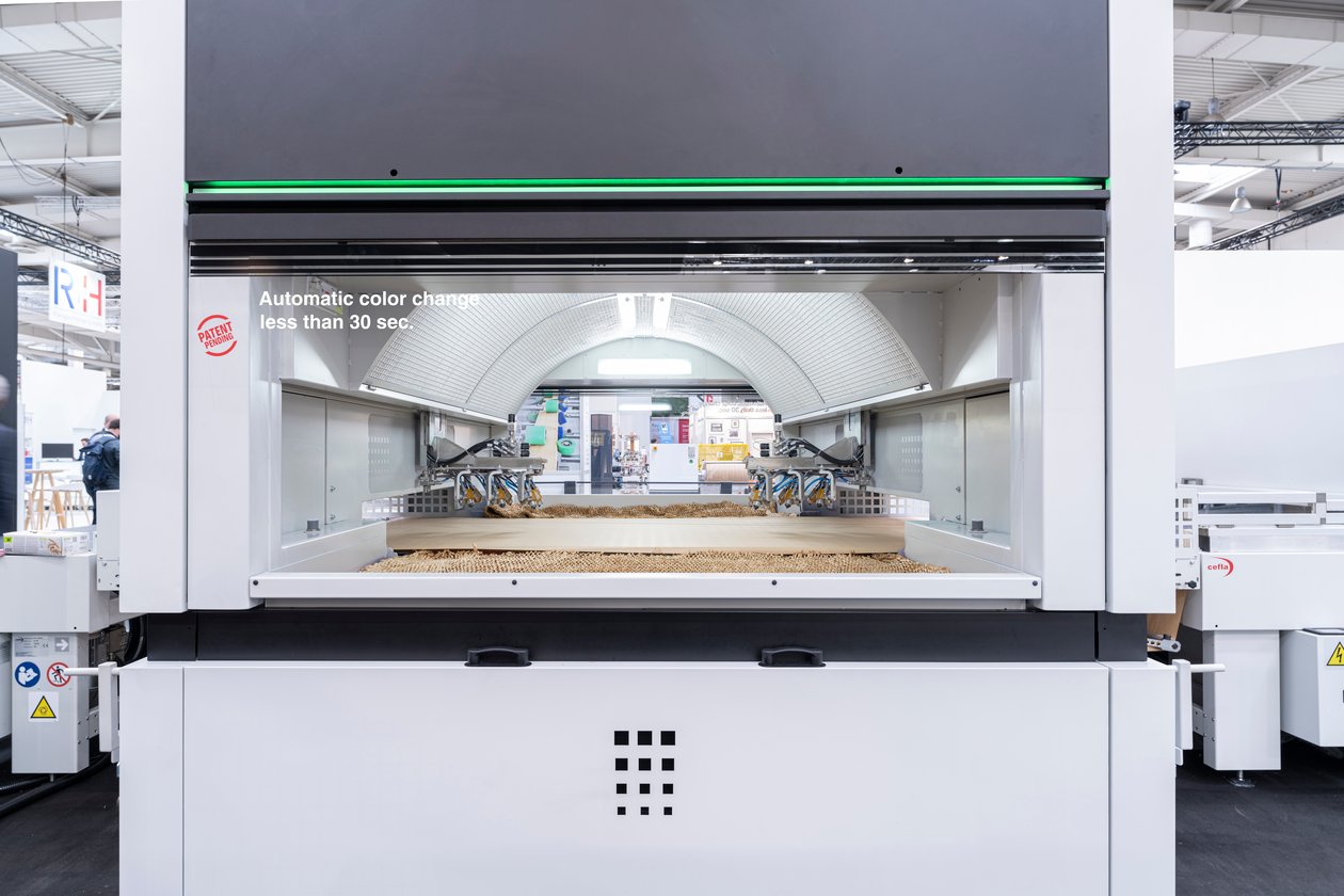 Two Arms Automatic Oscillating Spray Machine | Cefla Finishing